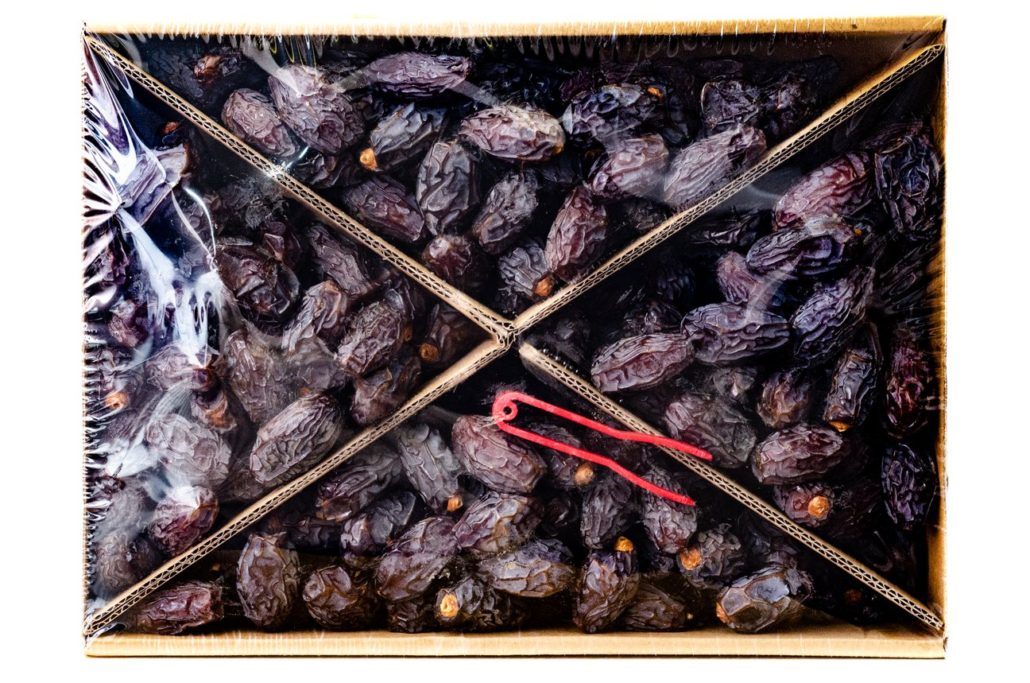 Majdoul Dates Jordan size L 5Kg Box – Souk On Wheels